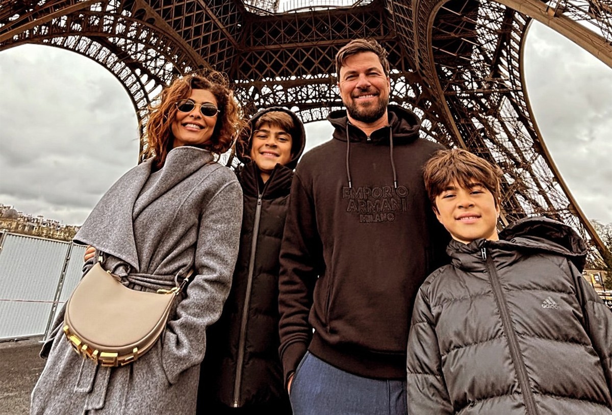Juliana Paes abre álbum de viagem à Paris o marido e os filhos
