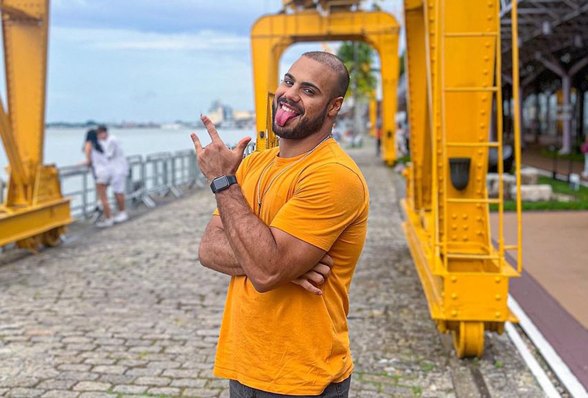 BBB Marcus Vinicius atende ao primeiro Big Fone confira quem ele indicou ao Paredão