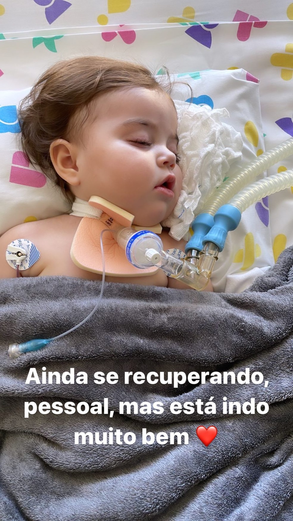 Letícia Cazarré atualiza estado de saúde da filha de 11 meses após nova