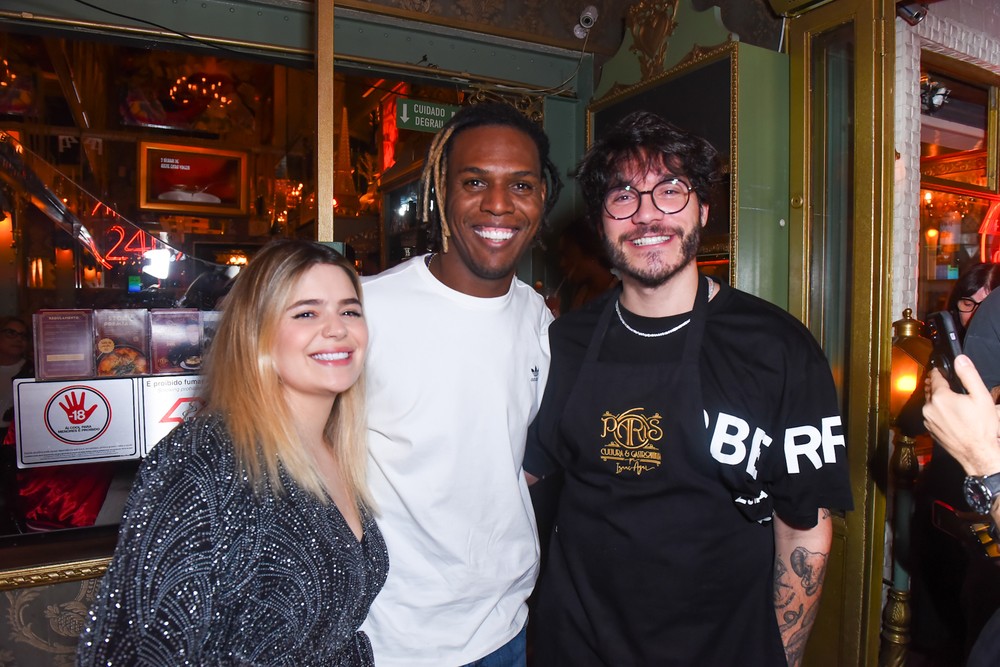 Viih Tube Ganha Festa Surpresa De Eliezer Em Restaurante Do Primeiro