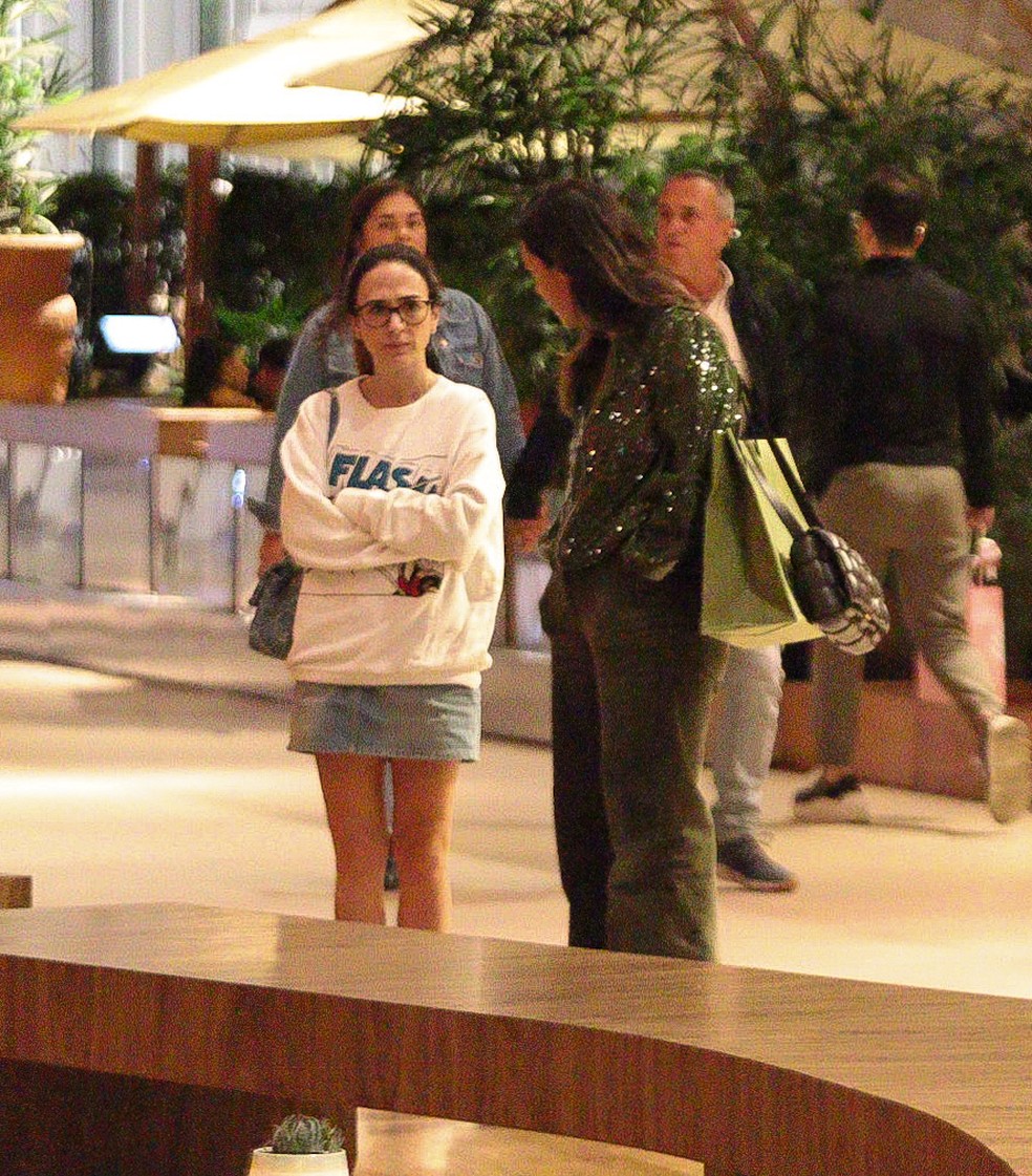 Tata Werneck E Rafael Vitti Passeiam A Filha Clara Maria Em Shopping