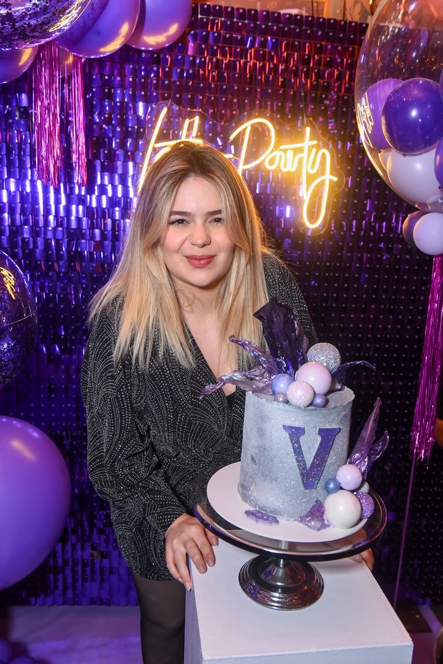 Viih Tube Ganha Festa Surpresa De Eliezer Em Restaurante Do Primeiro