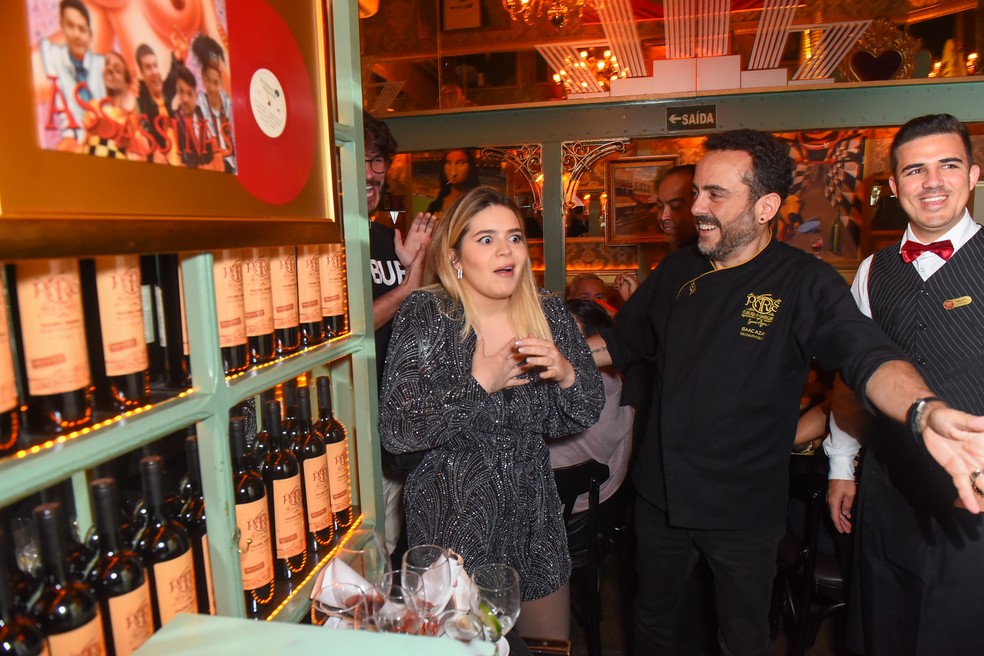 Viih Tube Ganha Festa Surpresa De Eliezer Em Restaurante Do Primeiro