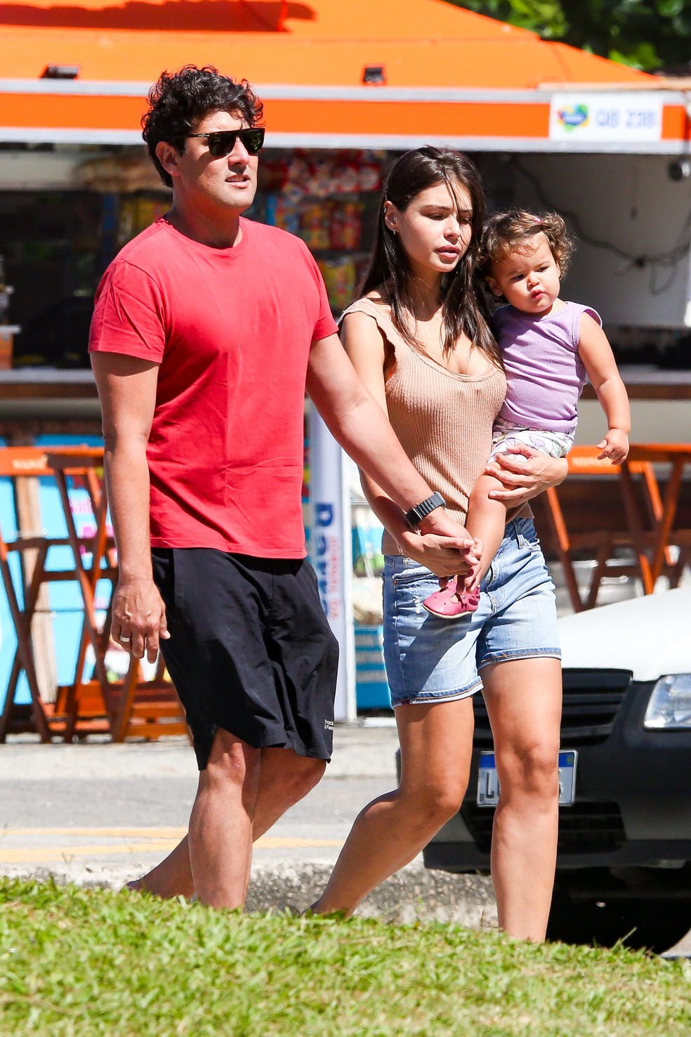 Bruno De Luca curte praia com a família após anunciar pausa na carreira ...