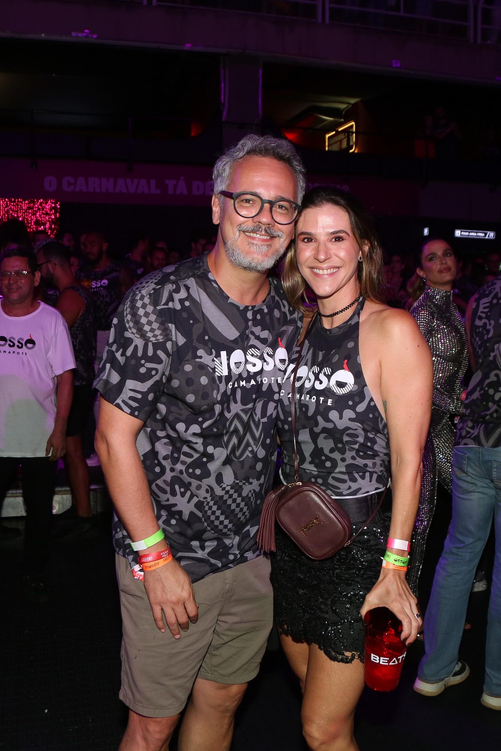 Sandy, Junior e mais famosos conferem documentário sobre Milton ...