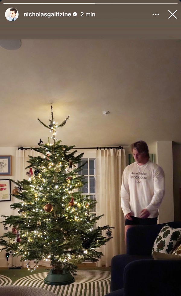 Ator de 'Vermelho, Branco e Sangue Azul' aparece saradão para viver He ...