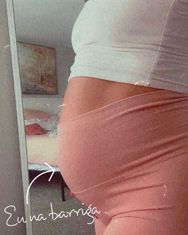 Lucas Rangel e Lucas Bley mostram barriga que gera seu primeiro filho