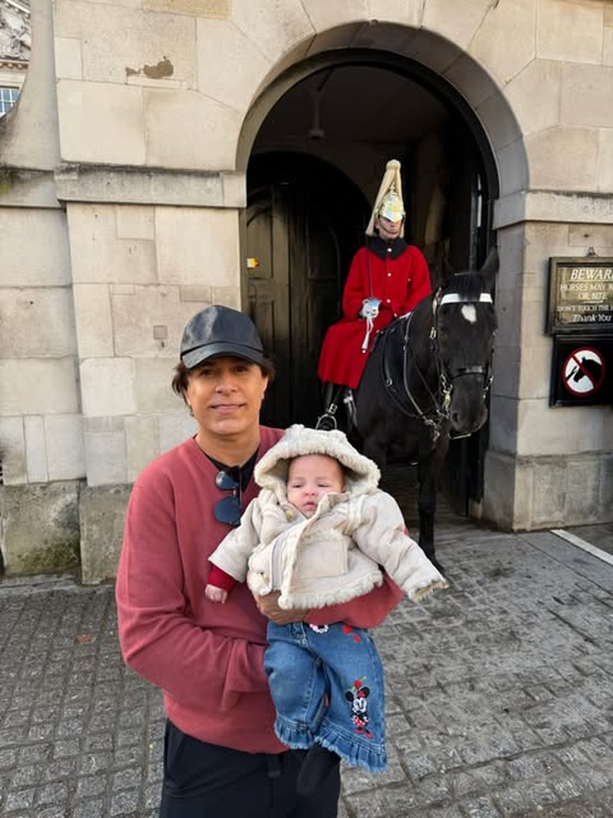 Tom Cavalcante posa com a neta e derrete web