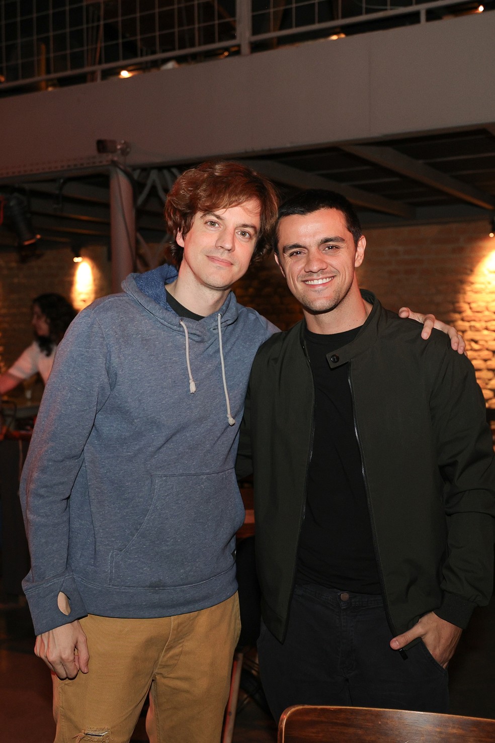 Felipe Simas prestigia show da dupla FernandoS, em São Paulo