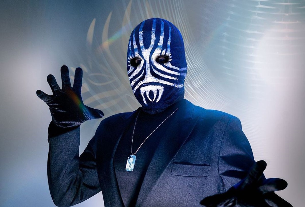 Lembra dele? Ícone dos anos 1990, Mister M vai sem máscara a première em SP