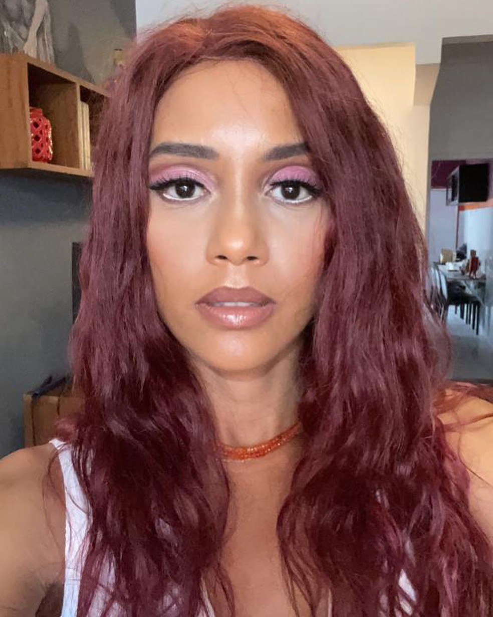 Taís Araujo aparece irreconhecível e diverte fãs ao brincar com perucas