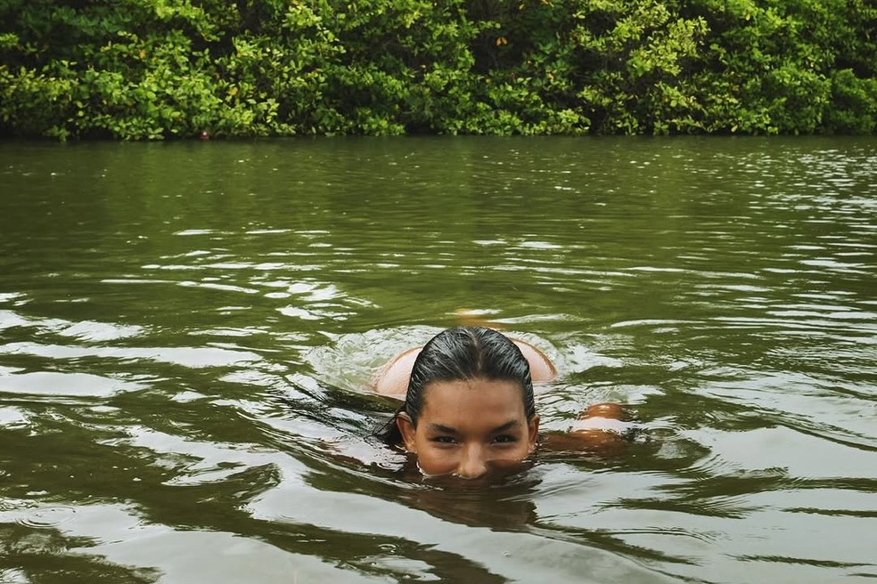 Mell Muzzillo se refresca em mar da Bahia, e web reage: 'Magnífica ...