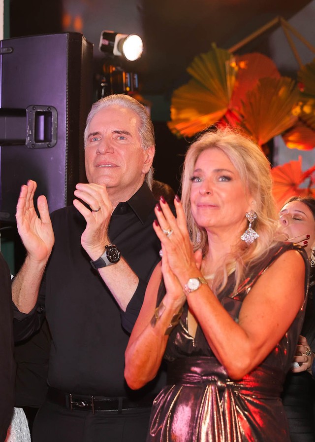 Fabiana Justus comemora aniversário de 38 anos e 180 dias de ...