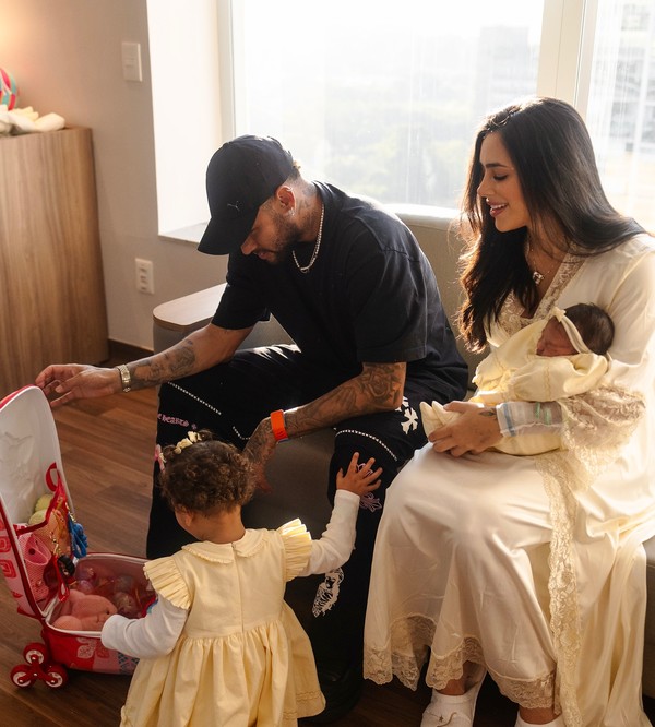 Neymar e Bruna Biancardi apresentam Mel em fotos com Mavie e web reage ...