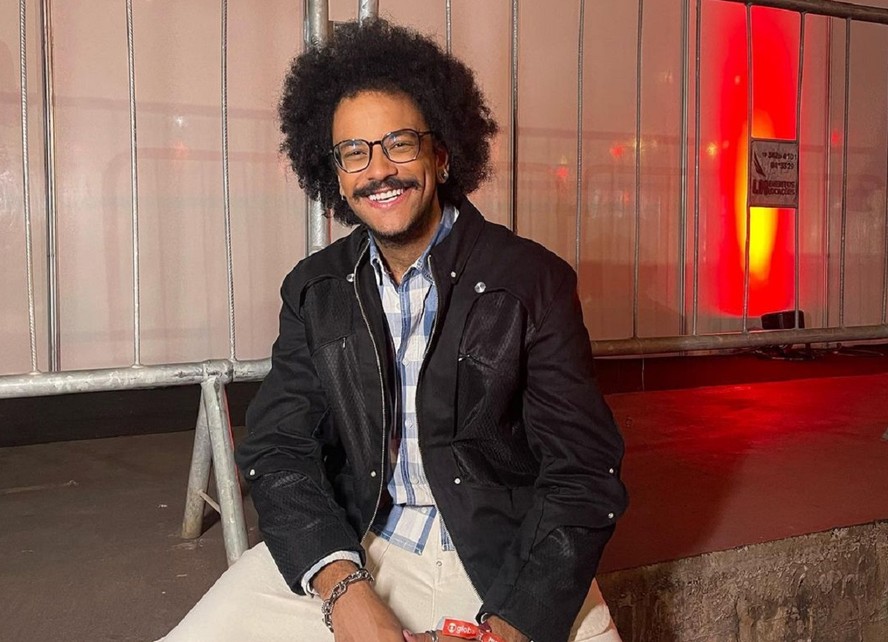 João Luiz Pedrosa sobre querer trabalhar nos bastidores de teatro: 'Muita vontade'