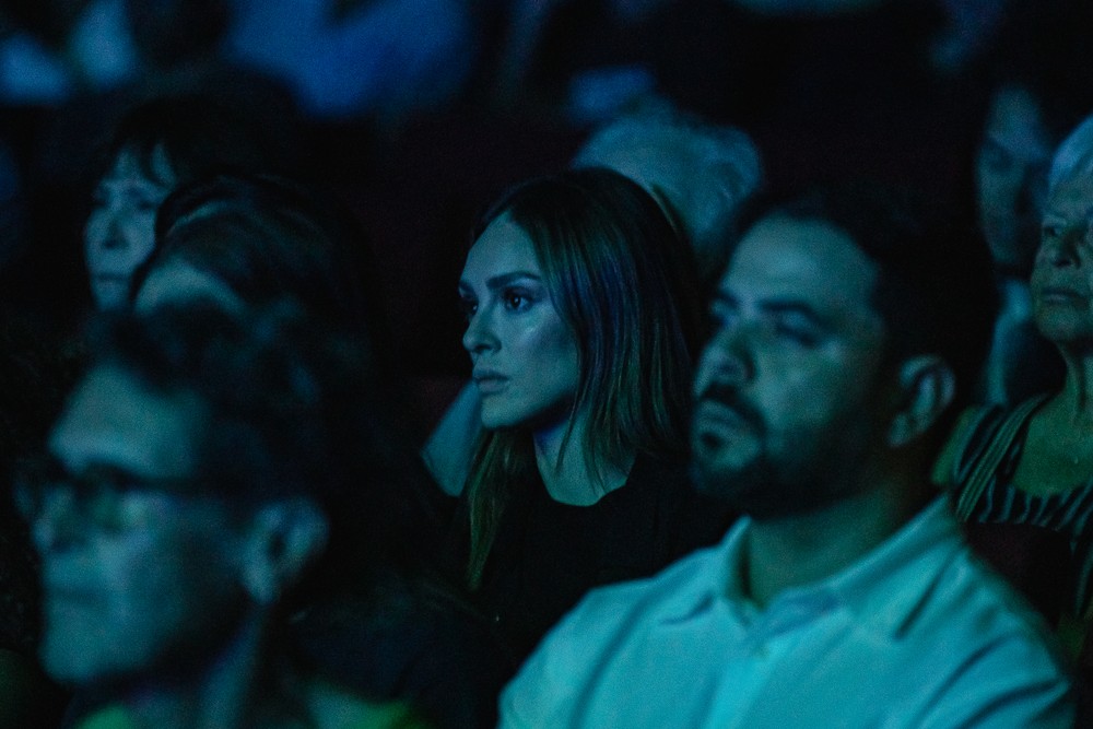Tá rolando? Isabelle Drummond vai a show de Zeca Veloso em meio a ...