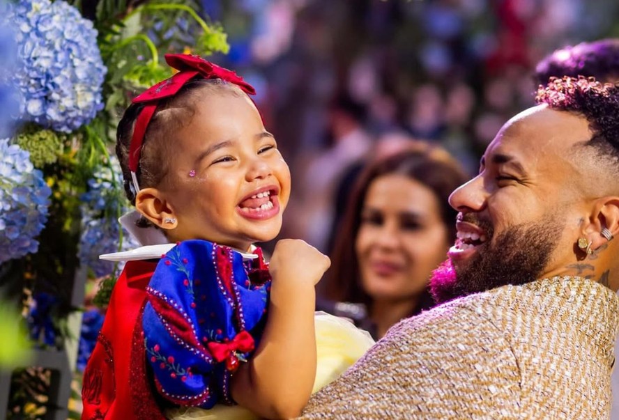 Neymar se declara para a filha Mavie em post de aniversário: 'Meu amor'