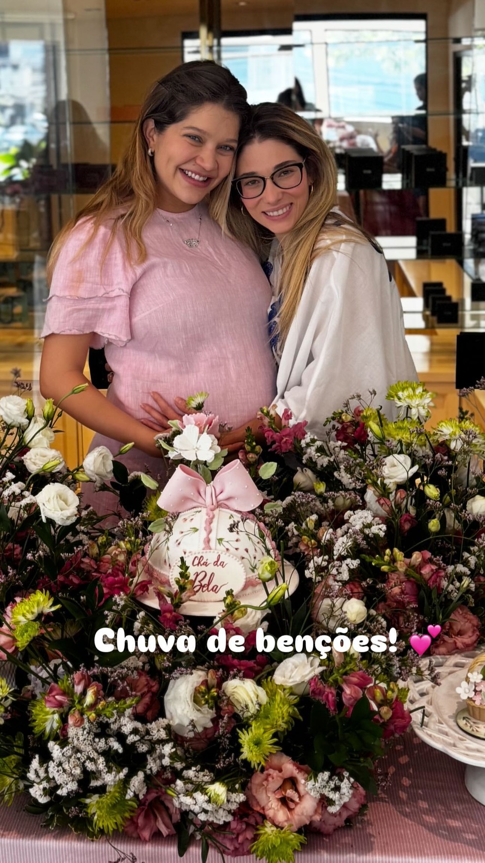 Lyandra Costa, filha do sertanejo Leandro, se emociona em chá de bebê ...