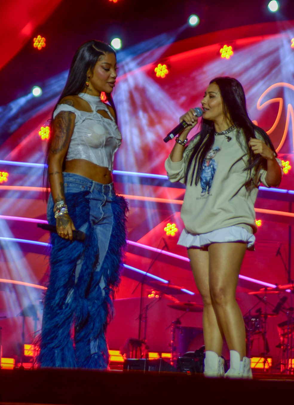 Simaria volta aos palcos em show de Ludmilla