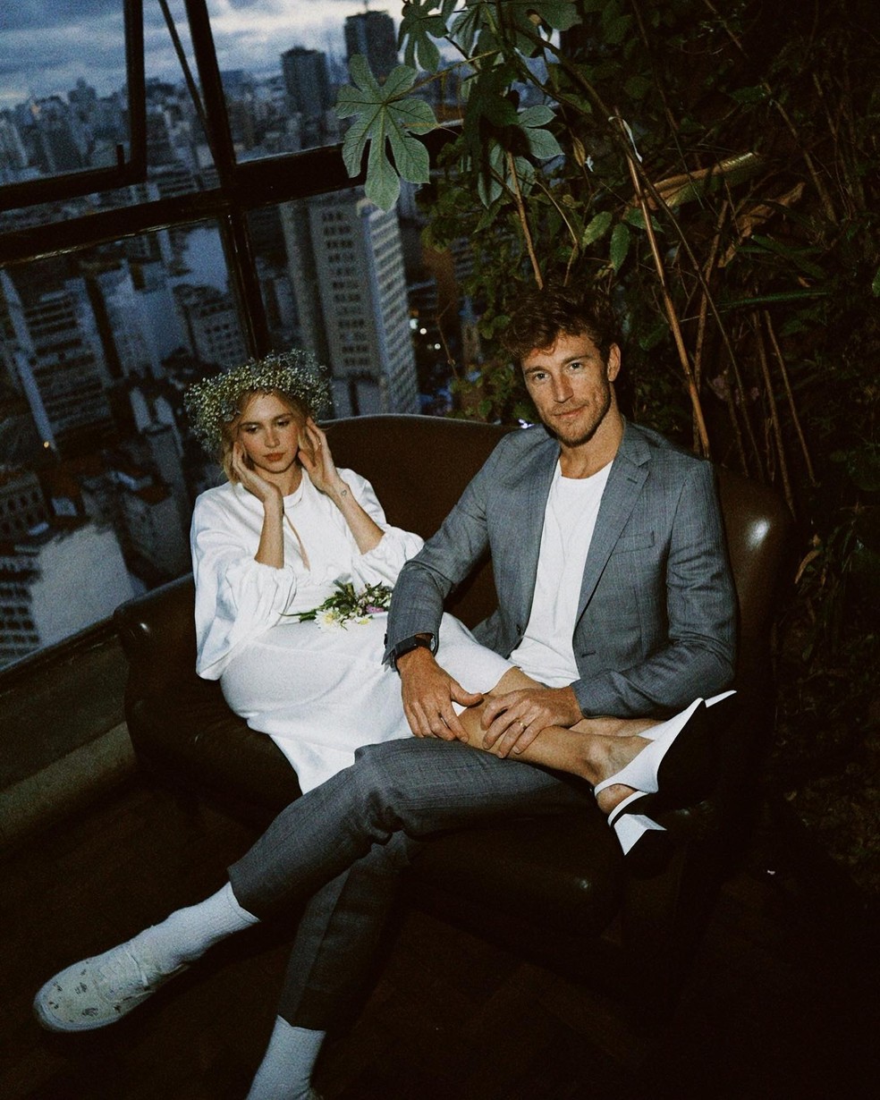 Rodrigo Calazans abre álbum de fotos de casamento com Isabella Scherer