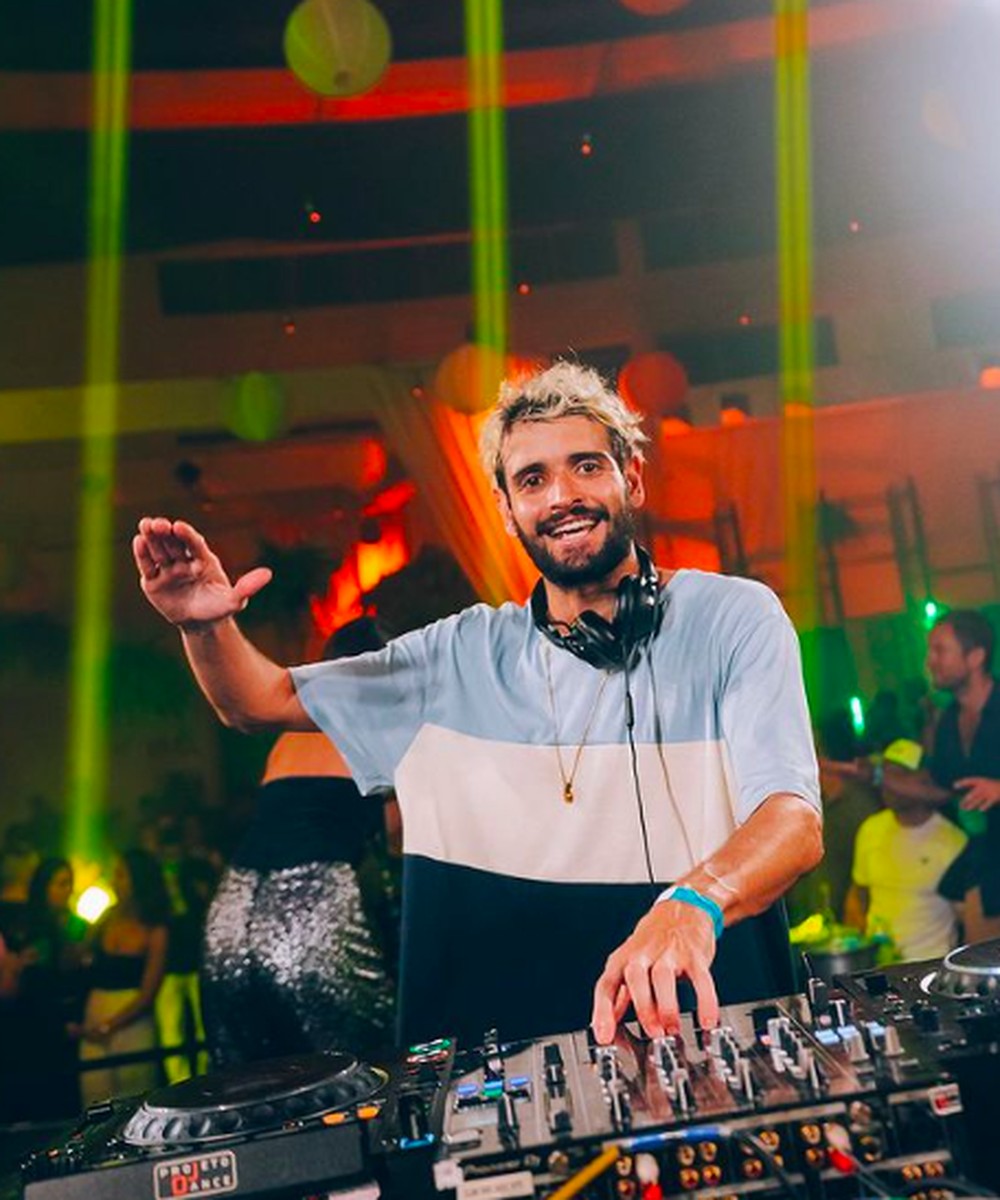 DJs contam bastidores de flagra de Chico Moedas com loira ao som de ...