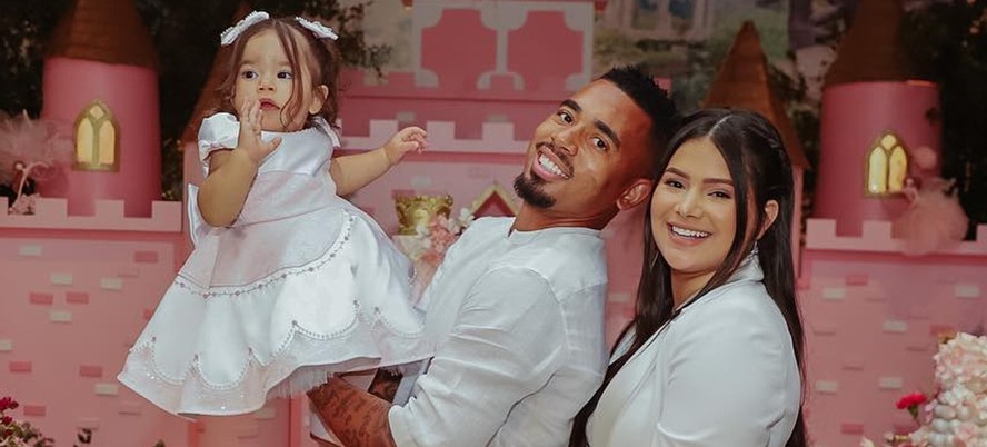 Filha de Gabriel Jesus e Raiane Lima ganha festa de princesa ostentação