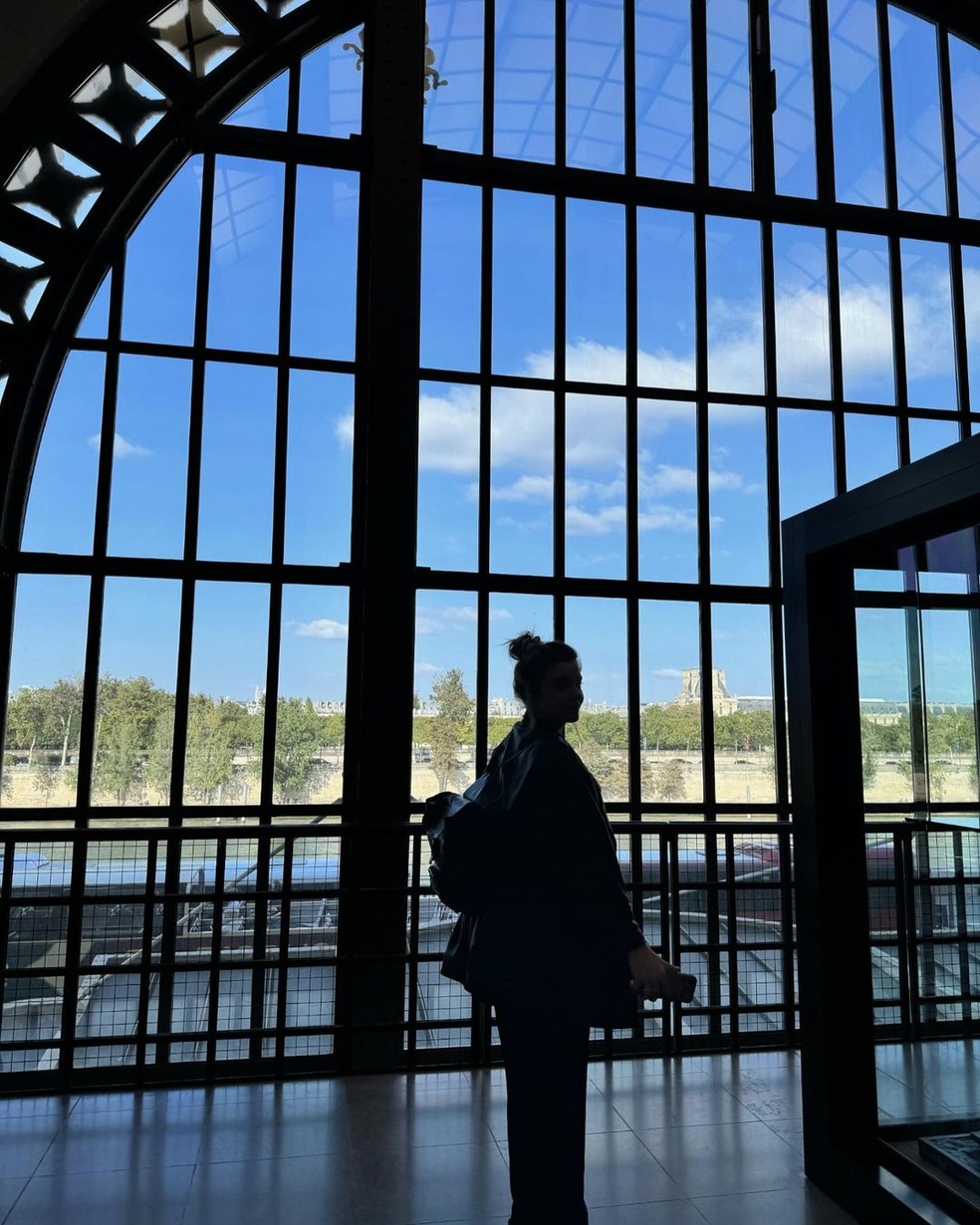 Estrela de 'Renascer', Samantha Jones posa aos beijos com namorada ...