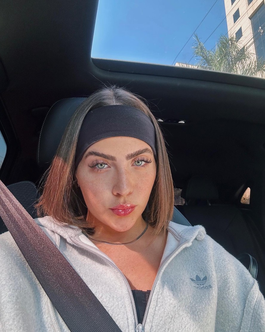 Jade Picon reaparece após cirurgia de implante de silicone nas mamas