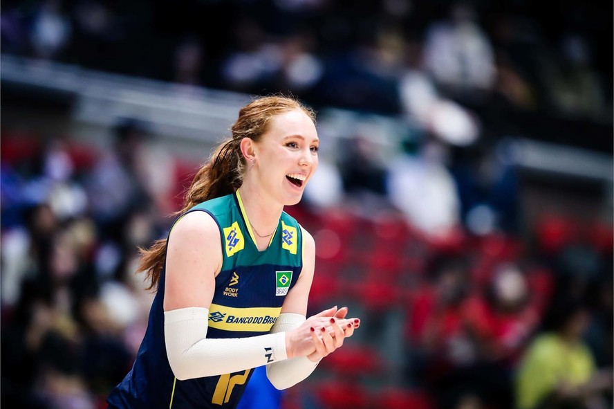 Júlia Bergmann, da Seleção Feminina de Vôlei, celebra chance de dividir ...
