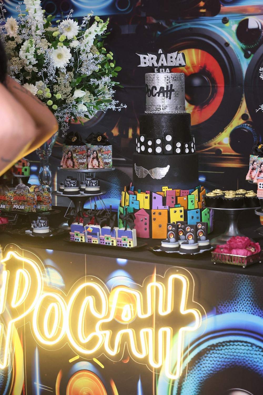 Pocah faz aniversário de R$ 20 mil com tema baile funk; fotos e vídeos