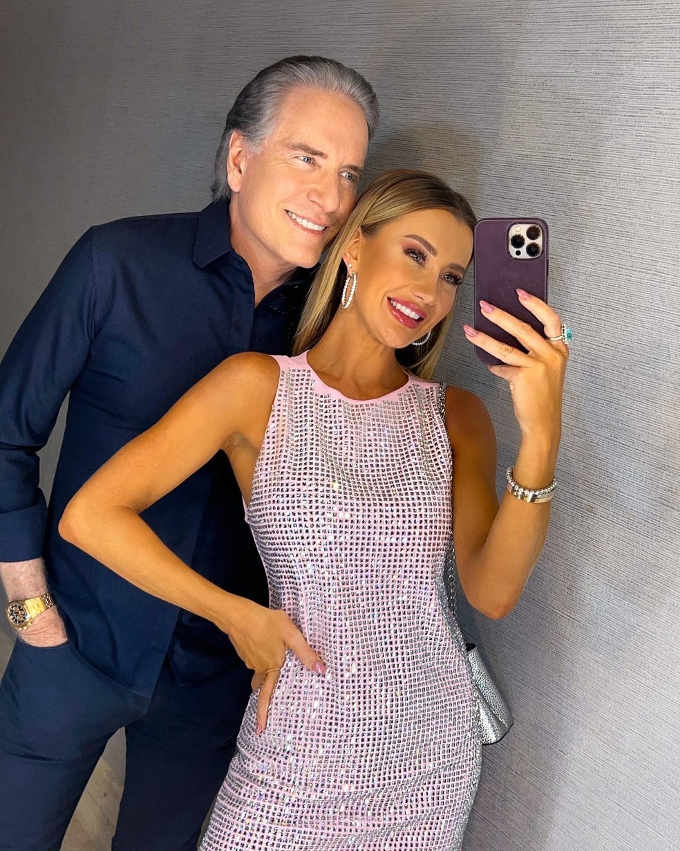 Irmã de Ana Paula Siebert comemora aniversário e semelhança volta a ...