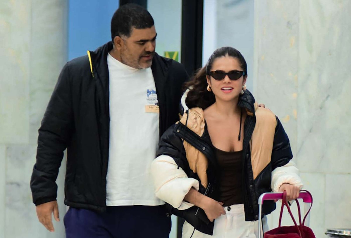 Maisa desembarca no Rio de Janeiro ao lado do pai e mala de quase R$ 24 ...