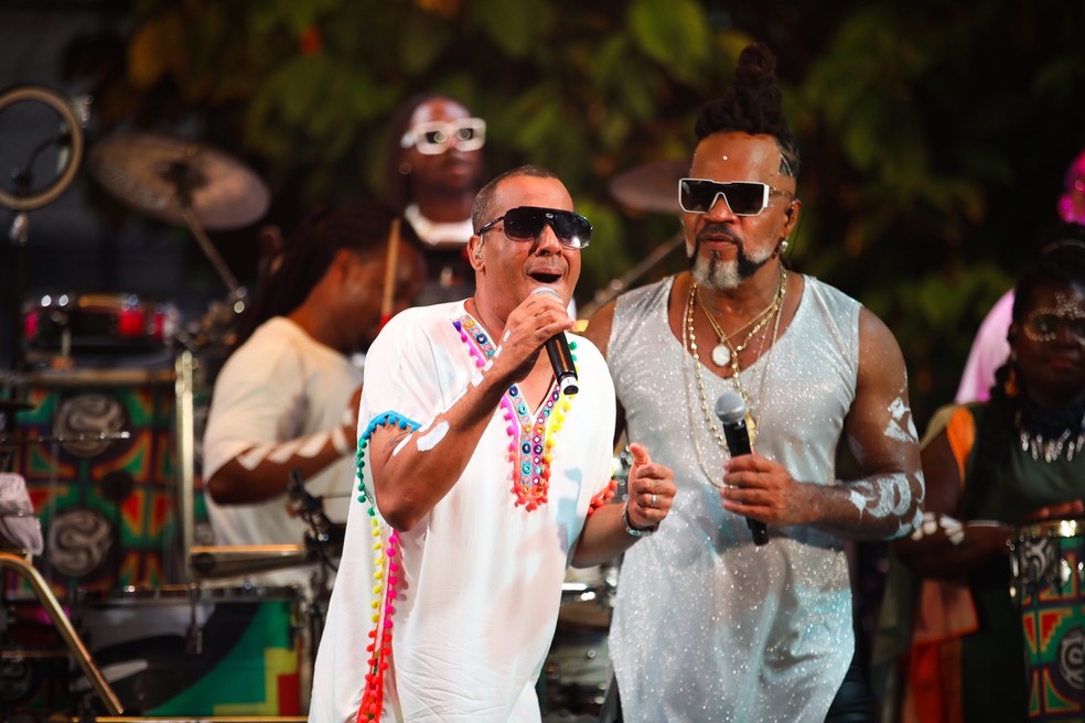 Carlinhos Brown comanda ensaio do Bloco TIMBALADA em Salvador