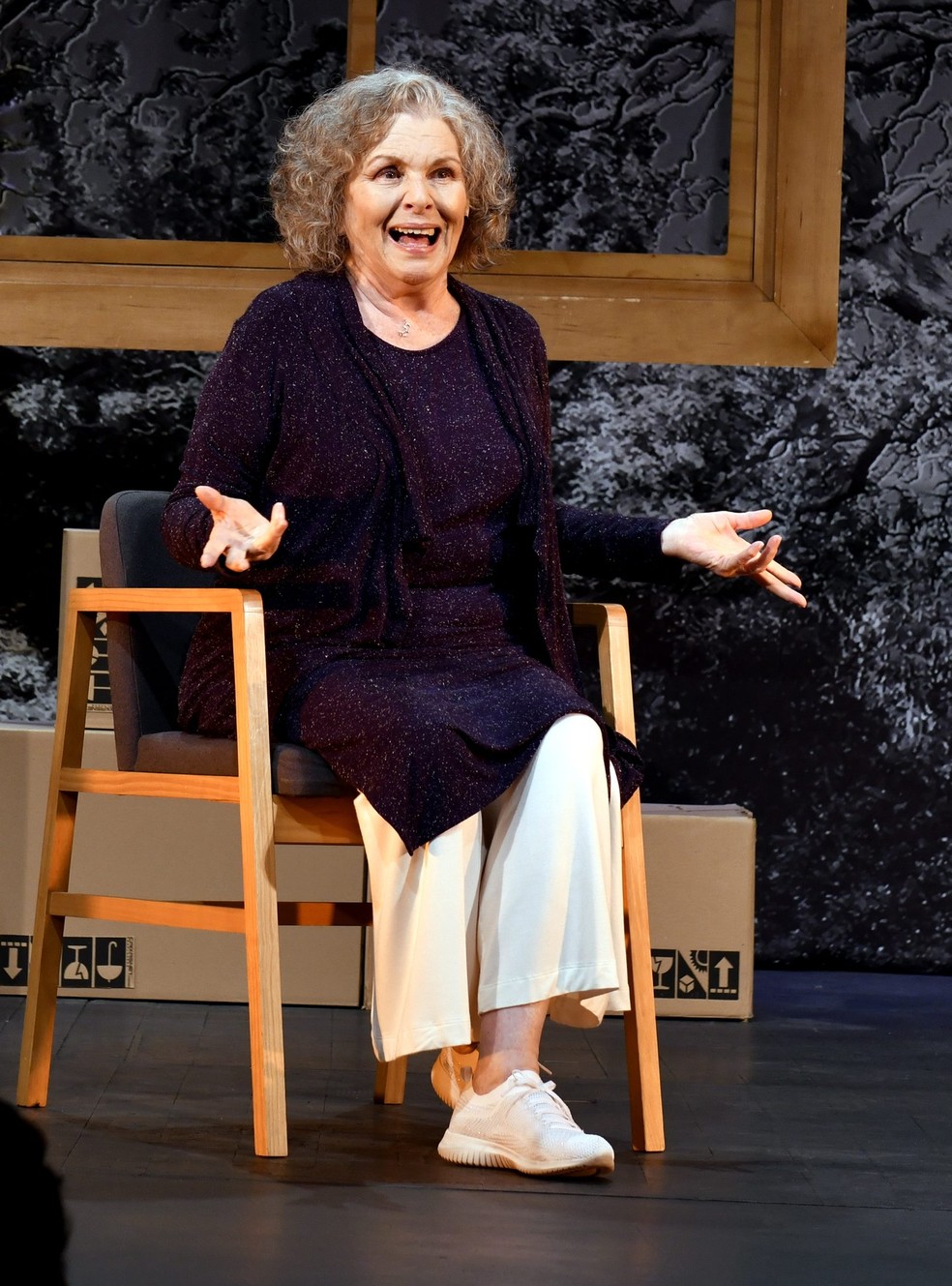 Irene Ravache faz 80 anos e ganha festa surpresa no Rio