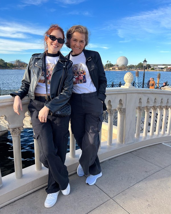 Ana Clara Lima passa férias na Disney com a família
