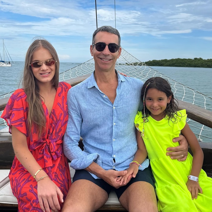 César Tralli se emociona ao ver momento da filha com a enteada: 'Meu ...