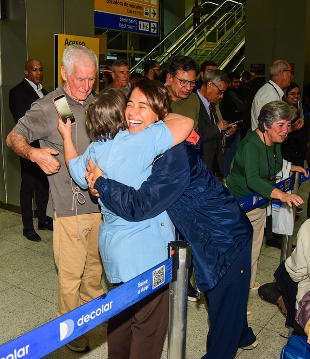 Miá Mello chega ao Brasil após ficar retida no Catar por guerra no ...