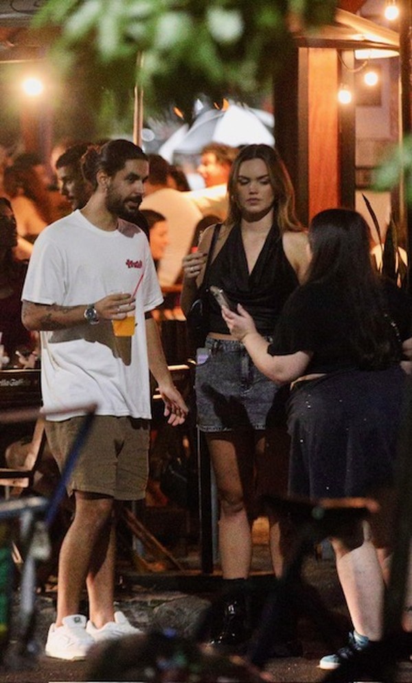 Suzanna Freitas, filha de Kelly Key e Latino, beija muito o namorado em ...