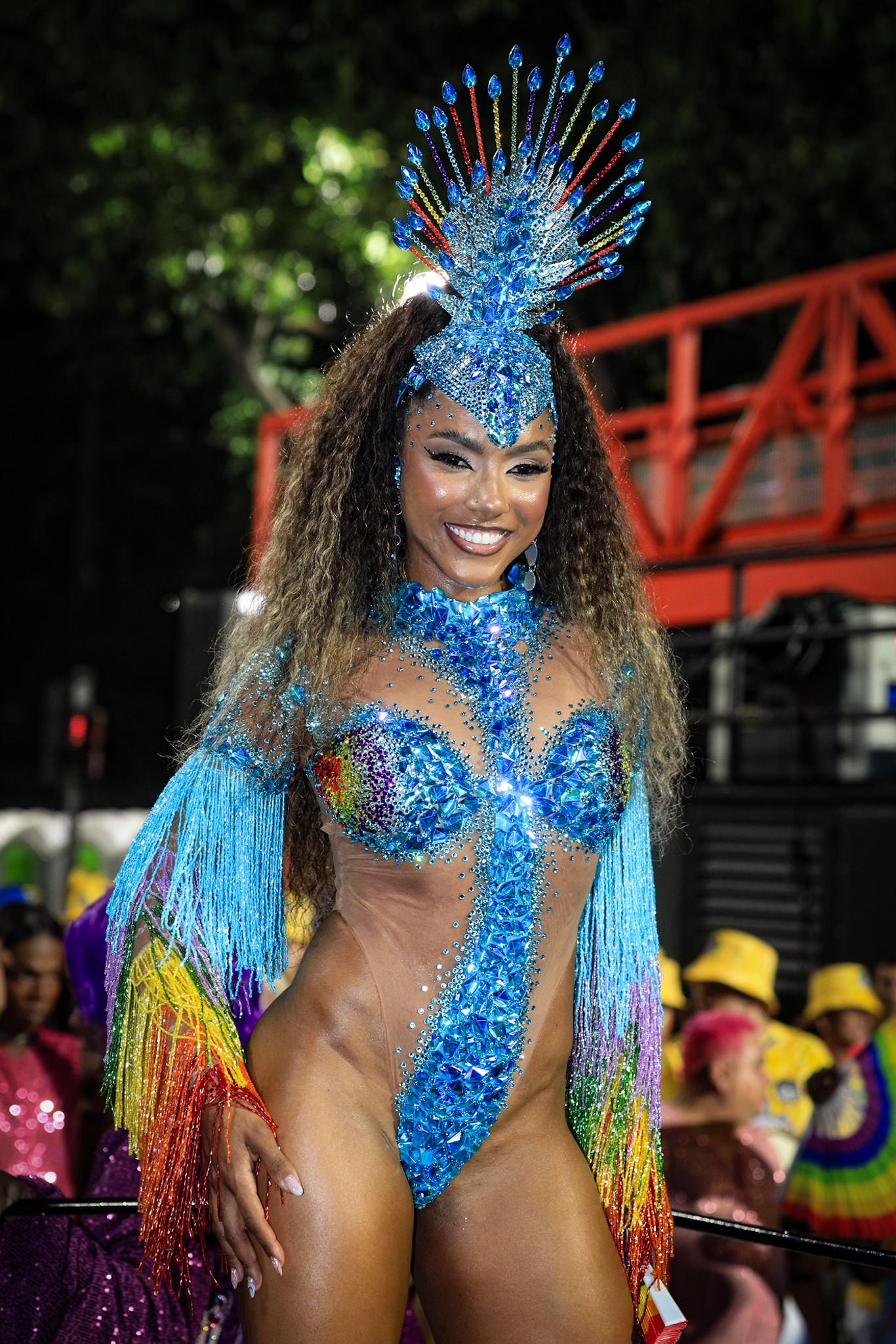 Saradíssima! Musa da Vila Isabel atualiza bronze com biquíni de fita: 'Preparando para a avenida'