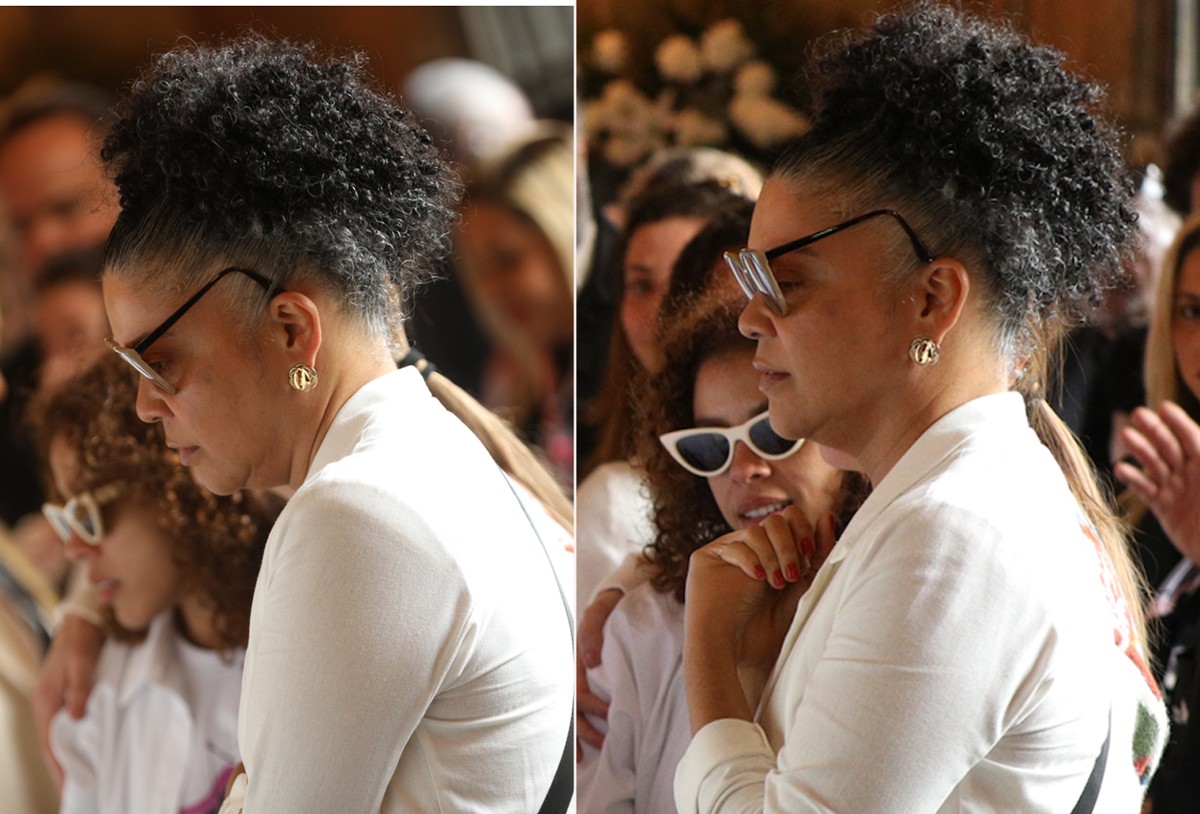 Maria Gil, irmã de Preta Gil, se emociona em velório de cantora