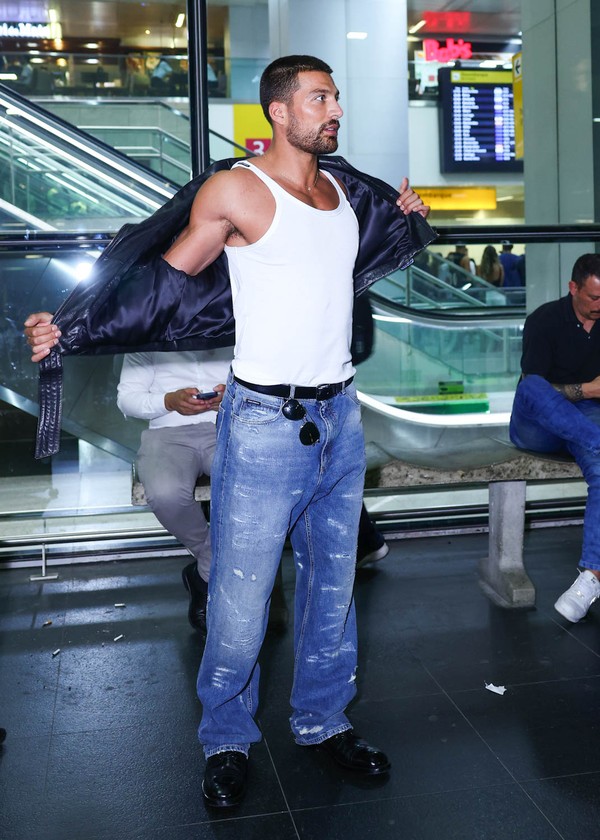 Ex de Anitta, galã italiano Simone Susinna volta ao Brasil com o irmão ...