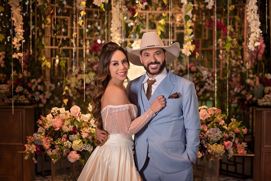 Sertanejo Edson renova votos de casamento com Deia Cypri após 10 anos ...
