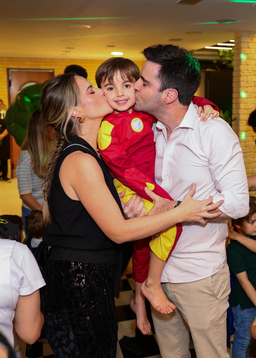 Milena Toscano comemora 3 anos do filho com festança de super-heróis