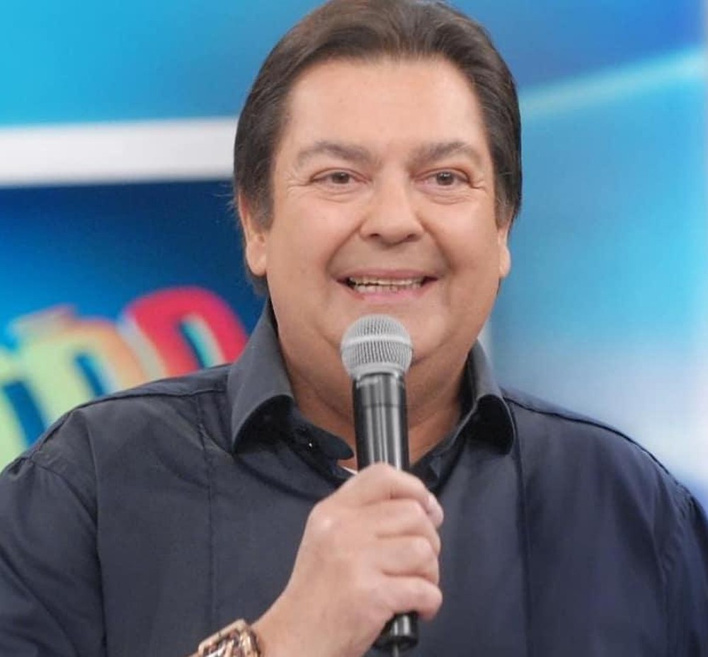 Vídeo: Faustão se emociona ao agradecer família de doador de coração