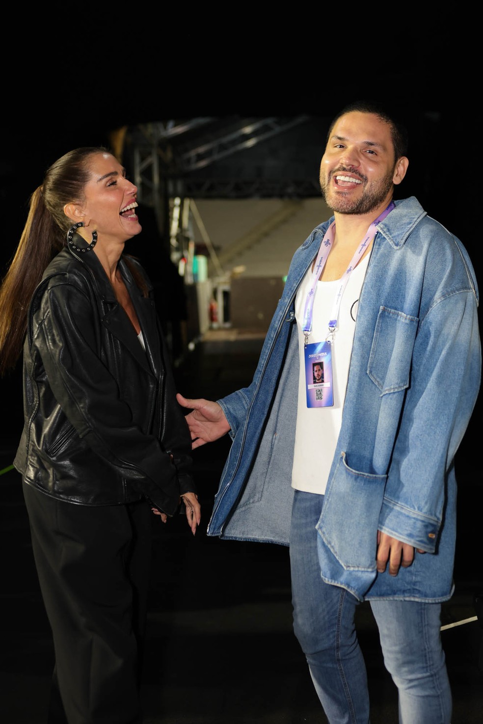 Deborah Secco faz primeira aparição com o novo namorado, Dudu Borges