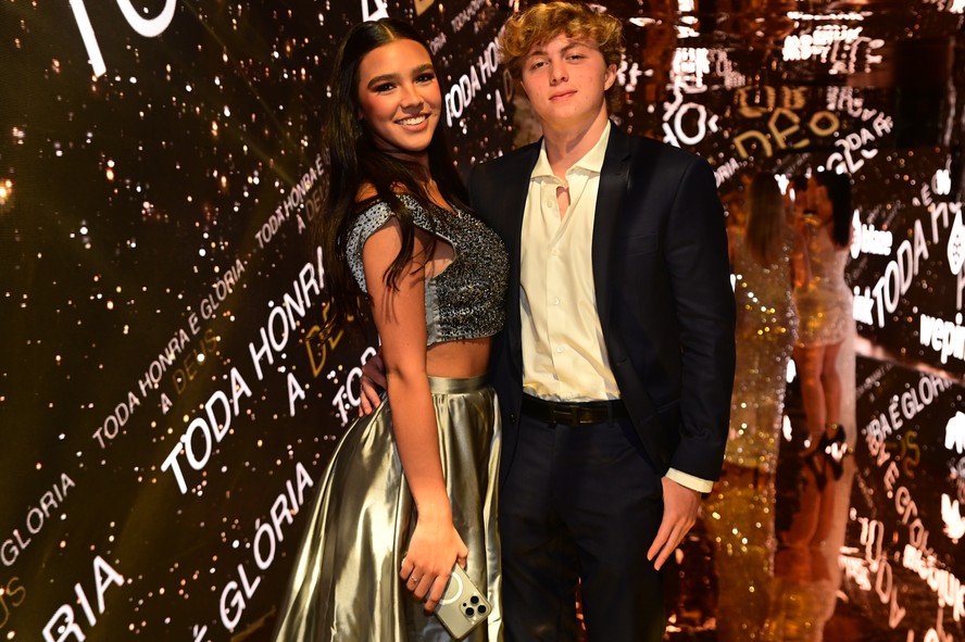 Filho de Angélica e Huck, Benício curte festa com a namorada, Duda Guerra