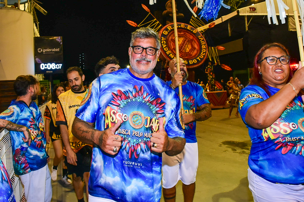 'Musa das supercoxas', Fabi Frota recebe o marido, Alexandre Frota, em ...