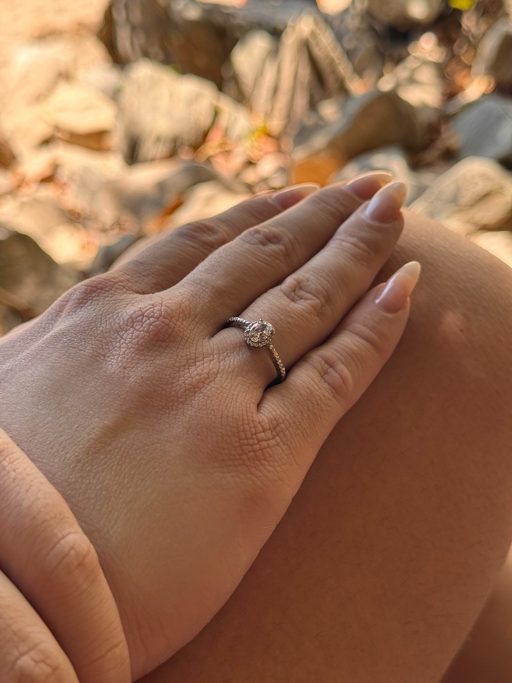 Influenciadora Beta Boechat é pedida em casamento em viagem romântica à Chapada dos Veadeiros