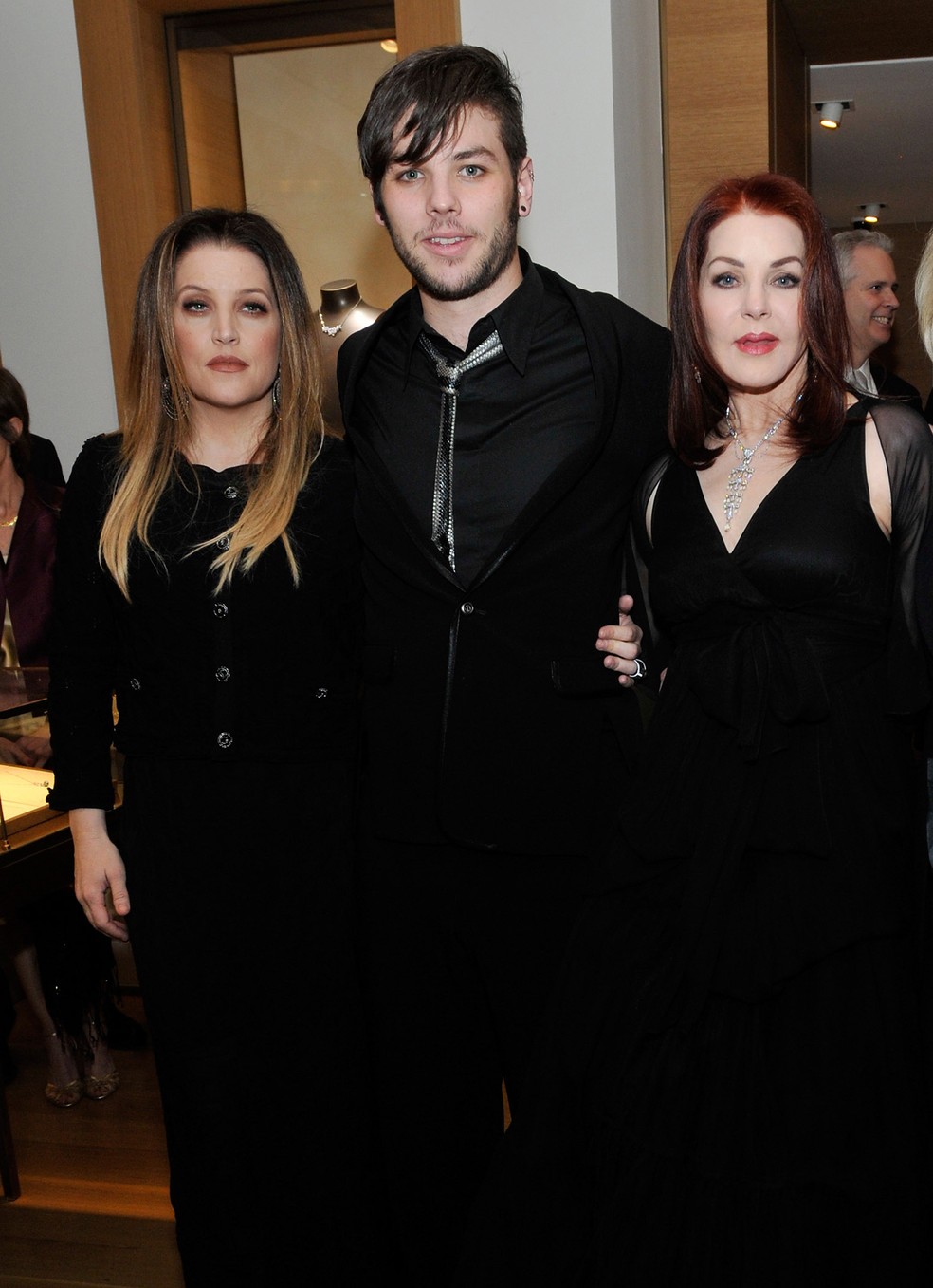 Idade De Navarone Garibaldi Priscilla Presley Ganha Festa Surpresa