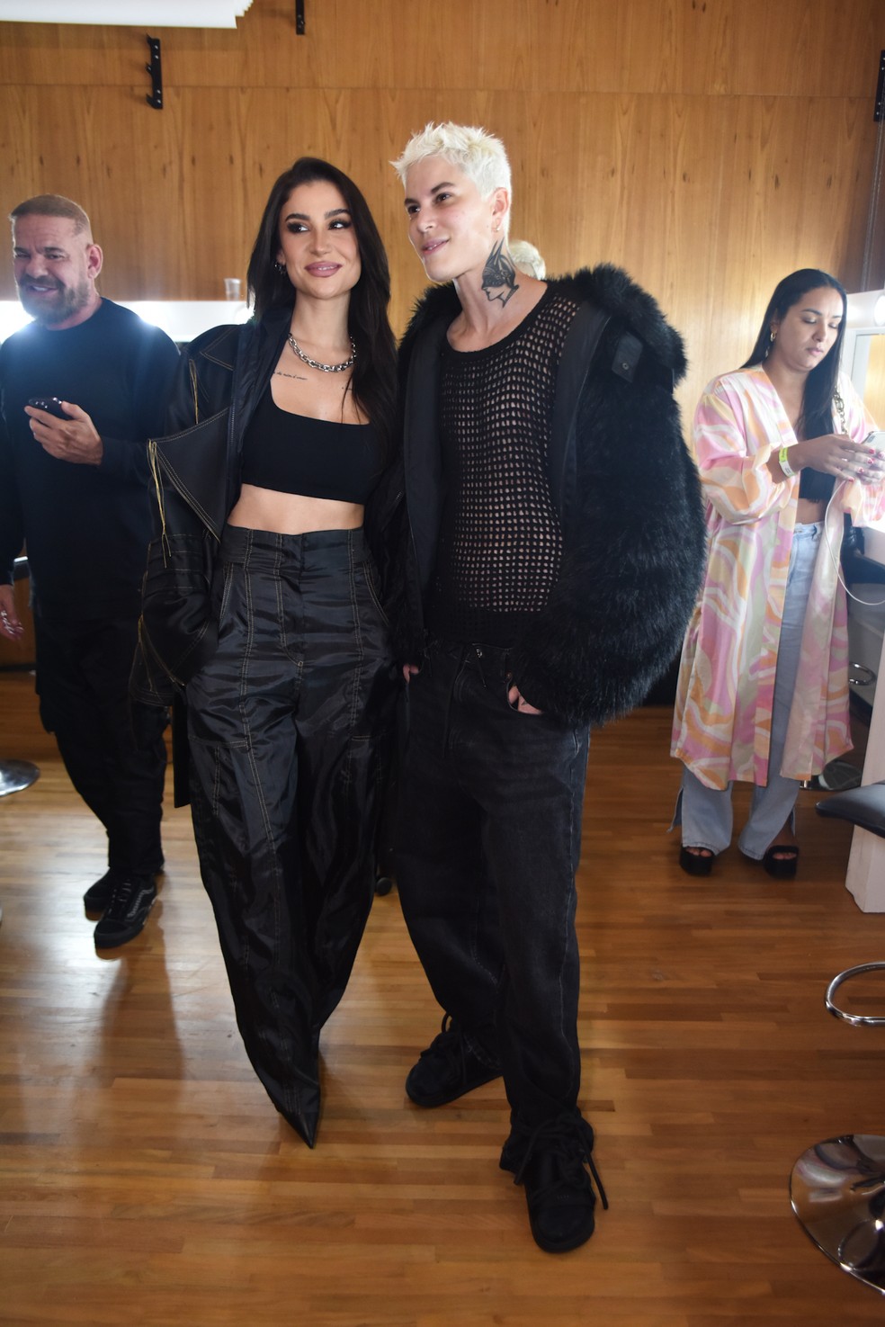 Após vídeo de beijo, Bianca Andrade posa com modelo trans Sam Porto na SPFW